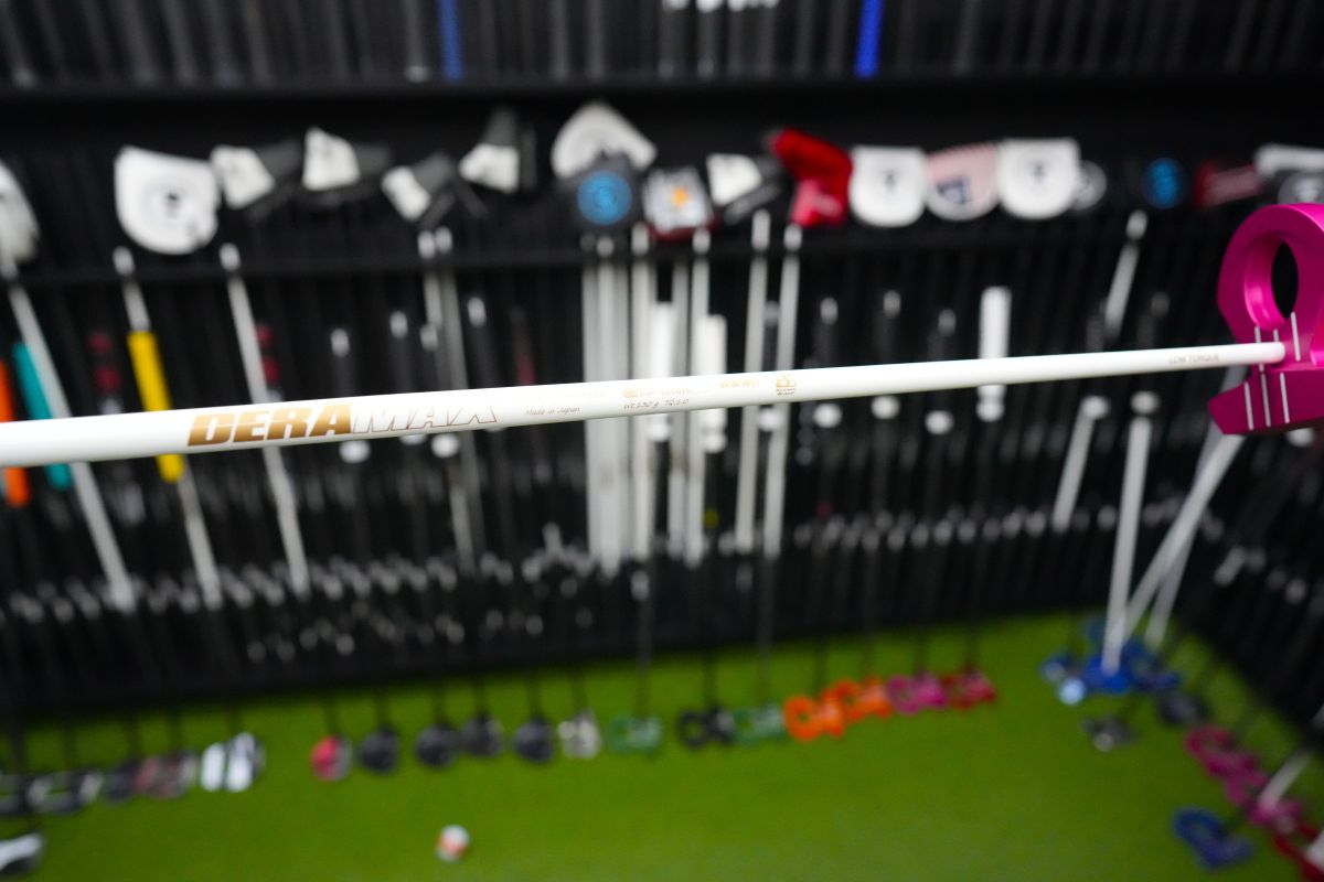 LAB Golf DF3 Pink x DeraMax 02P-130MH Limited White Pearl 33″ - MY7GOLF ...